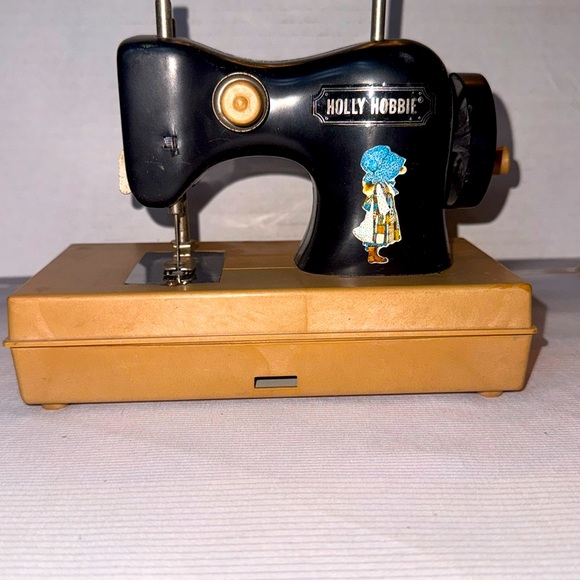 Sew Master | Other | Vintage Holly Hobbie Mini Sewing Machine Black ...